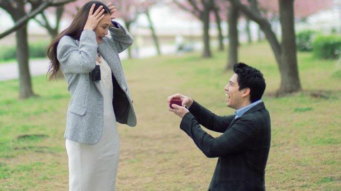 Akhirnya Luna Maya Dilamar Maxime Bouttier di Jepang, Komentar Prilly ...