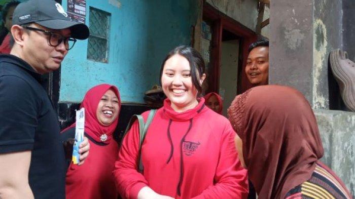 Ketika Dua Bacaleg Blusukan Masuk Gang Sempit di Kota Bandung, Diadang ...