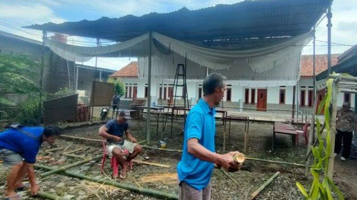 Tatanan Meja dan Lainnya Sesuai Gambar, Anggota KPPS Pangandaran Mulai ...