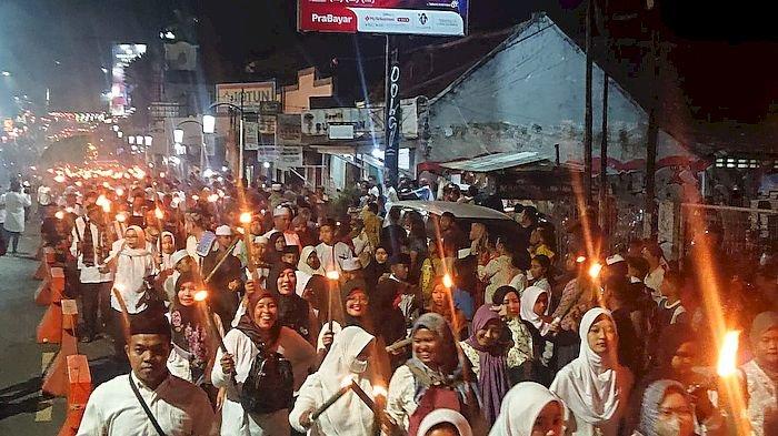 Neng Anne Turut Serta dalam Pawai Obor Memeriahkan Perayaan 1 Muharam ...