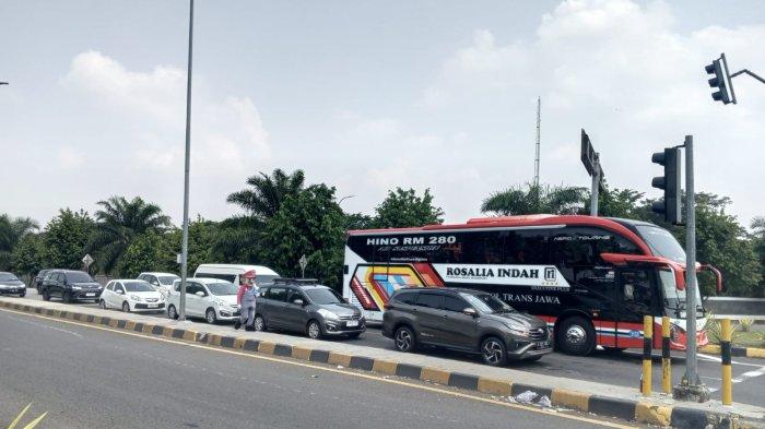 H-1 Natal, Jalur Subang Kota Hingga Ciater Dipadati Kendaraan ...