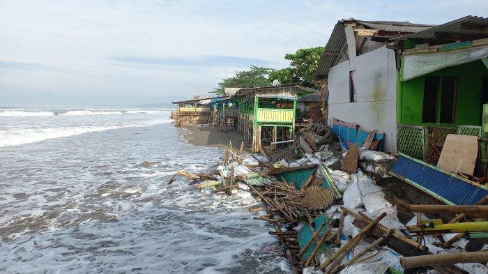 Gelombang Tinggi, Warga Pesisir Sukabumi Diimbau Tak Tidur Terlalu Nyenyak, Waspada Banjir Rob ...