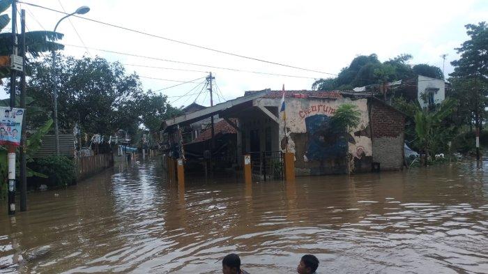 Satu Kampung di Dayeuhkolot Bandung Terendam Banjir, Warga Sentil Paslon: Jangan hanya Narik ...