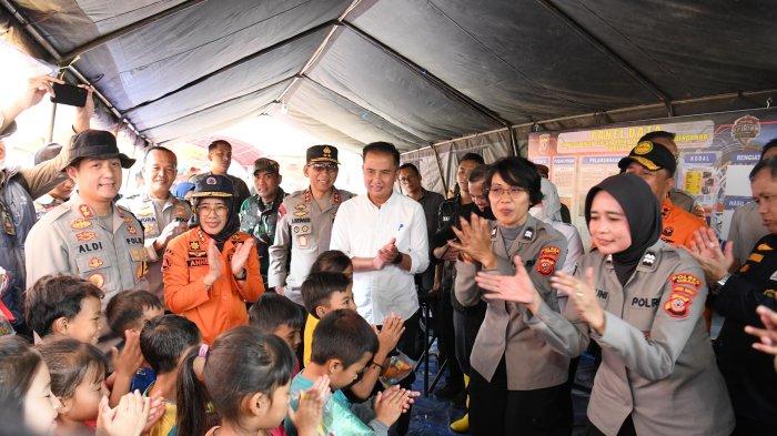 Bey Machmudin Pastikan Penanganan Maksimal di Lokasi Banjir Bandang dan Longsor di Bandung Barat ...