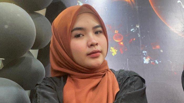 Siti Riri Restiani, Bobotoh Geulis Asal Cimahi Sebut Persib Wajib Menang: Biar Lolos 16 Besar ...