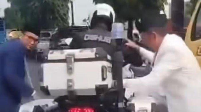 Sosok Ferdian Patwal Bonceng Dedi Mulyadi Tak Pakai Helm Ditilang ...
