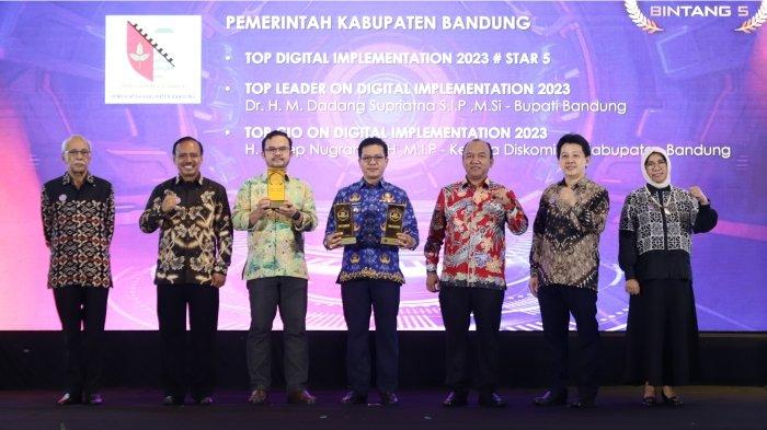 Bupati Dadang Supriatna Raih Top Leader on Digital Implementation 2023 - Tribunjabar.id