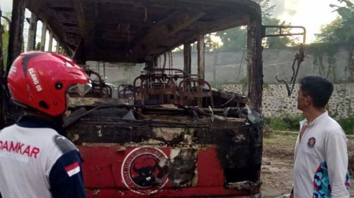 Bus Berlogo Banteng Moncong Putih PDIP Dibakar di Blitar karena ...