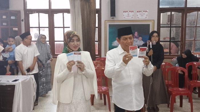 Gunakan Pakaian Serba Putih, Cagub Acep Adang Ruhiat Berikan Hak Suara ...