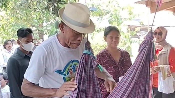 Calon Bupati Subang Ruhimat Doakan Bayi Kecil Warga Sukamandi Jaya Jadi ...