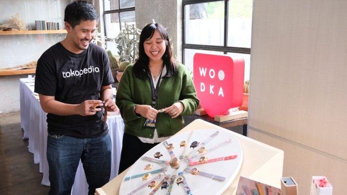 Kisah Sukses Pembuat Jam Tangan Kayu Asal Bandung, Woodka Raup Ratusan ...