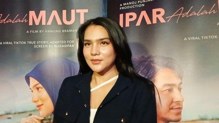 Kisah Davina Karamoy Jadi Mualaf Setelah Dibacakan Surat Al Isra Oleh ...