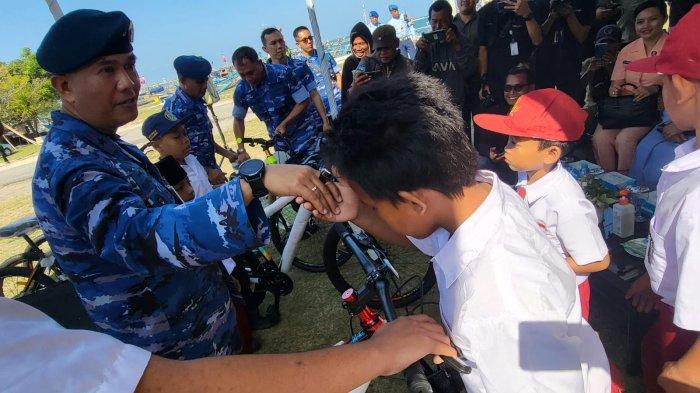 Dapat Bantuan Sepeda Dari Danlanud Atang Sendjaja, Dede Arif Tak Perlu ...