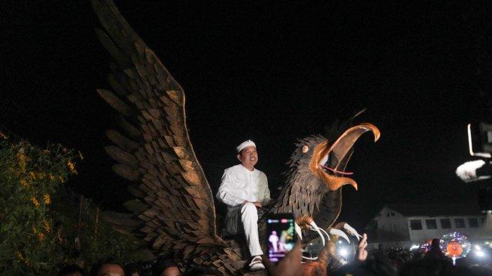 Naik Garuda Disambut Puluhan Ribu Warga Garut, Dedi Mulyadi Yakin ...