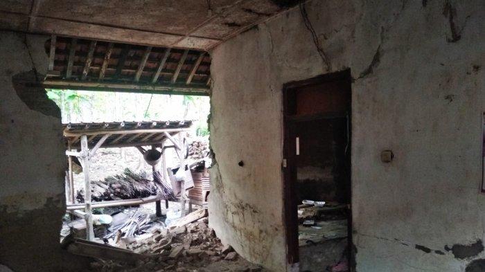 Diduga Ada Pergerakan Tanah, Dinding Rumah Milik Warga Banjarsari Ciamis Ambrol - Tribunjabar.id