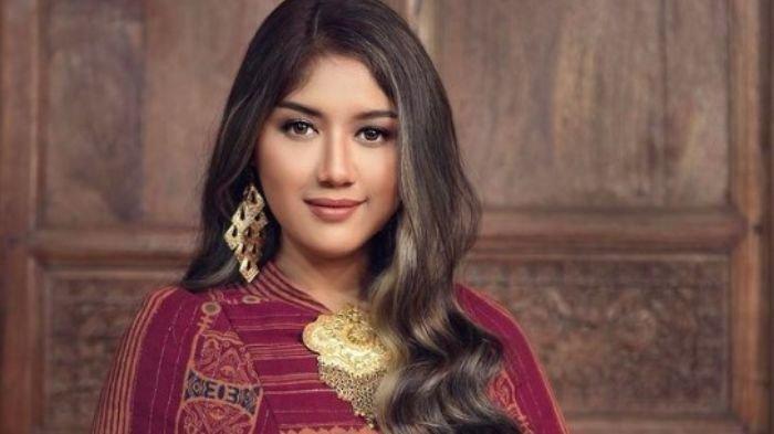 SOSOK Erina Gudono Kekasih Kaesang Pangarep, Calon Mantu Presiden Jokowi, Miliki Prestasi ...