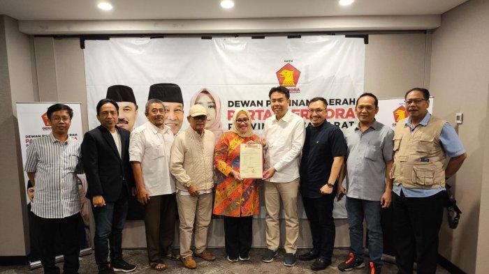 Malam-malam, Gerindra Serahkan Rekomendasi untuk Eti-Suhendrik untuk ...