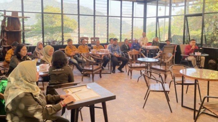 Gelar Pengmas, FEB Unjani Tingkatkan Potensi Wisata Masyarakat Ciseupan ...