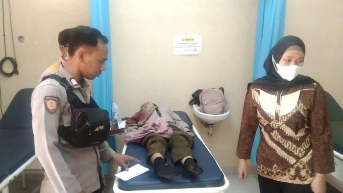 Ibu-ibu Hilang Kendali dan Jatuh dari Motor di Indramayu, Luka Berat, Dibawa ke RS Losarang ...