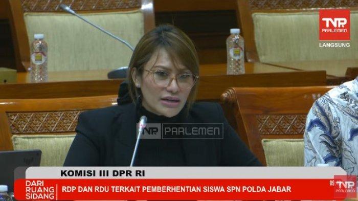 Kesedihan Ibu Valyano SPN Polda Jabar yang Dipecat Sebelum Dilantik ...