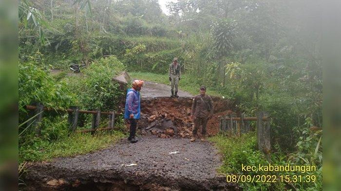 Jembatan Ambruk di Kabandungan Sukabumi, Pejalan Kaki pun Tak Bisa ...