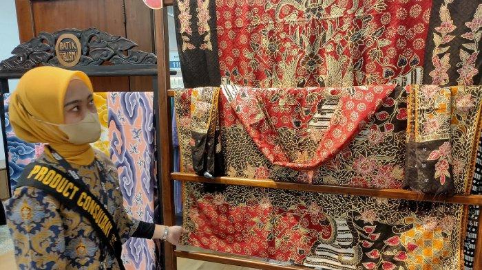 Mengintip Kain Batik termahal di Sentra Batik di Cirebon, Proses ...