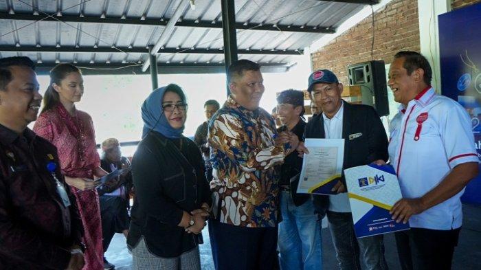 MIC Hari Ke-2, Kemenkumham Jabar Serahkan Sertifikat Hak Cipta Kepada Anggota PAPPRI Kab. Garut ...