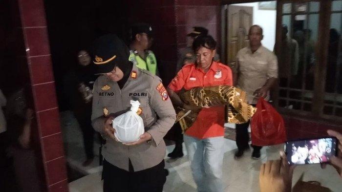 Geger, Gadis di Tulungagung Melahirkan Bayi di Toilet Rumah, Ibu Curiga Anaknya Berlama-lama di ...