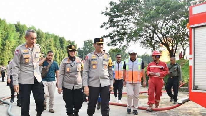 Kapolda Jabar Cek Langsung Penanganan Semburan Api di Rest Area KM 86 B ...