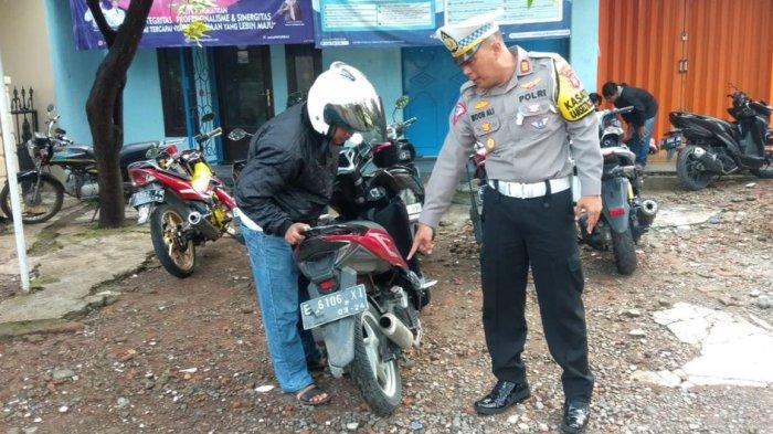 Satlantas Polres Majalengka Sita Puluhan Knalpot Bising Hasil Razia di Sejumlah Jalan hingga ...