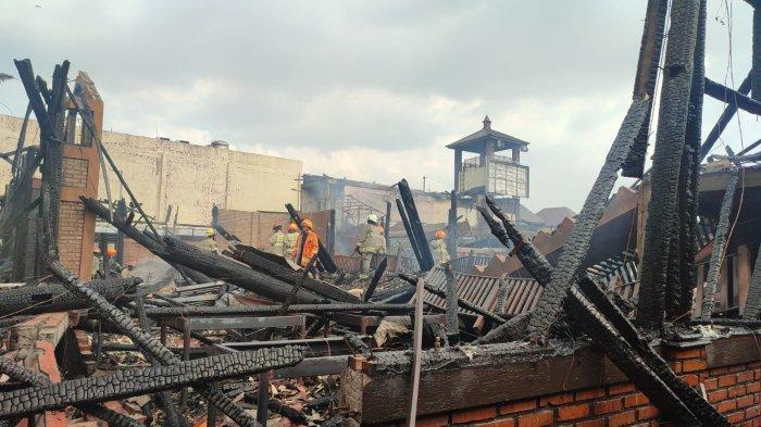 Foto-foto Terbaru Kebakaran di RM Ampera Kota Bandung Setelah Api Padam ...