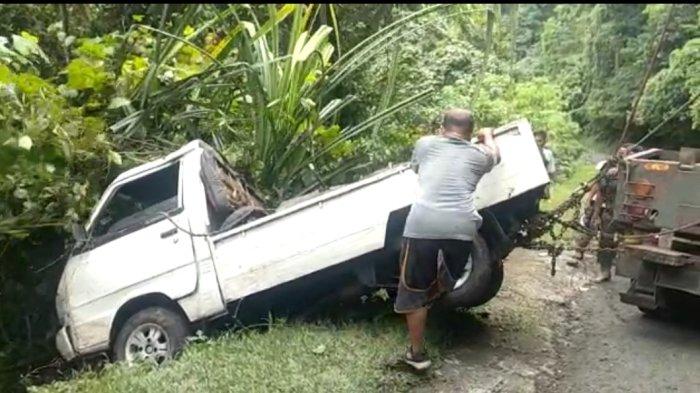 Baru Dibeli, Mobil Pikap Mundur ke Belakang dan Masuk Jurang di Tanjakan Cisarakan Sukabumi ...