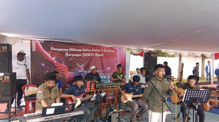 Penampilan Band Warga Binaan Rutan Bandung Hibur Kunjungan Keluarga ...