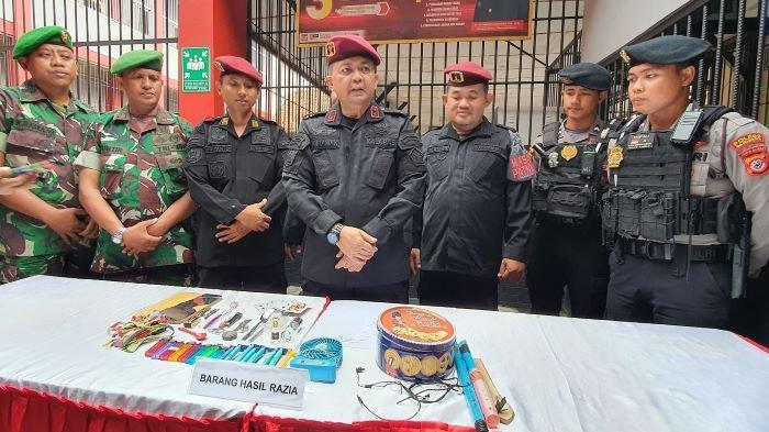 Korek Api dan Kaca Pun Disita dari Sel Napi saat Petugas Gabungan Razia ...