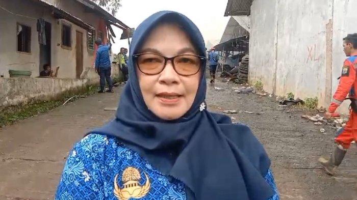 Satu Keluarga Dievakuasi Imbas Kebakaran Ban Bekas di Mande Cianjur, Khawatir Terjangkit ISPA ...