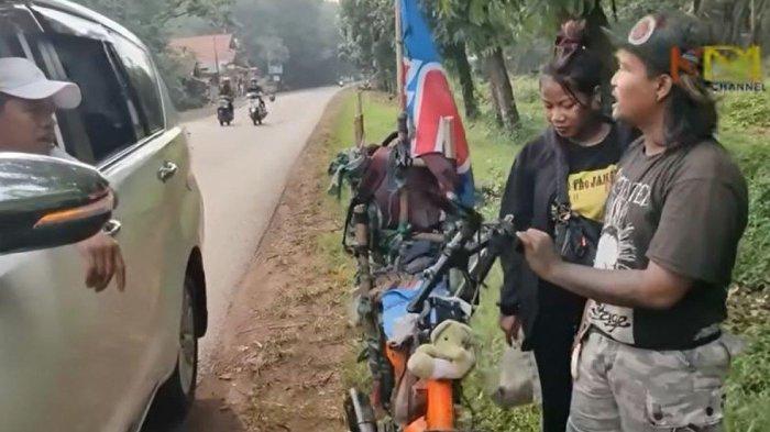 Kisah Pasangan Anak Punk Nekat Mudik Motoran Modal Rp 7 Ribu Sambil ...