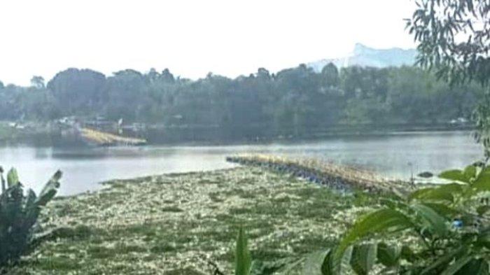 Jembatan Alfian Batujajar Bandung Barat Diputus Imbas Sampah di Sungai ...