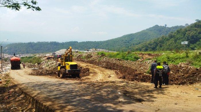 Jalan Ambles Dipasang Balok Beton, Pembuangan Sampah di TPA Sarimukti Sudah Bisa Lebih Cepat ...