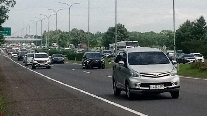 H-3 Lebaran, Arus Kendaraan Pemudik di Tol Cipali Subang Terus ...