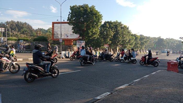 Lalu Lintas di Sekitar Kampus Unpad Jatinangor Sumedang Ramai, Hati ...