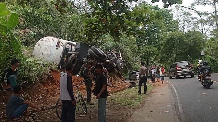 Kecelakaan Maut di Tanjakan Alinayin Ciamis, Libatkan Tronton dan ... Kecelakaan Maut di Tanjakan Alinayin Ciamis, Libatkan Tronton dan ...