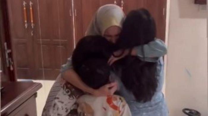 Momen Haru Putri Balqis Korban KDRT di Depok, Kembali ke Rumah Peluk Anak-anaknya sambil ...