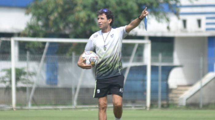 Soal Eriyanto yang Belum Debut Bersama Persib Bandung, Luis Milla Buka ...