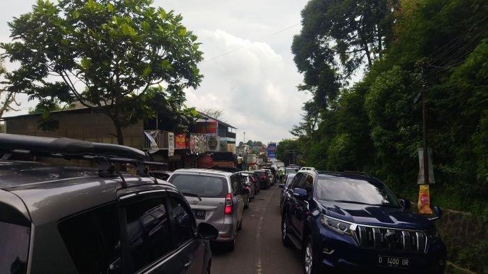 Puncak Arus Balik Libur Tahun Baru 2023, Arus Lalu Lintas dari Lembang ke Bandung Macet Parah ...