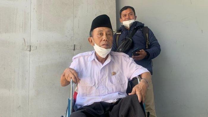 Bahagianya Mahdar Suhendar Guru Honorer KBB Akhirnya Terima SK PPPK Setelah 35 Tahun Mengabdi ...