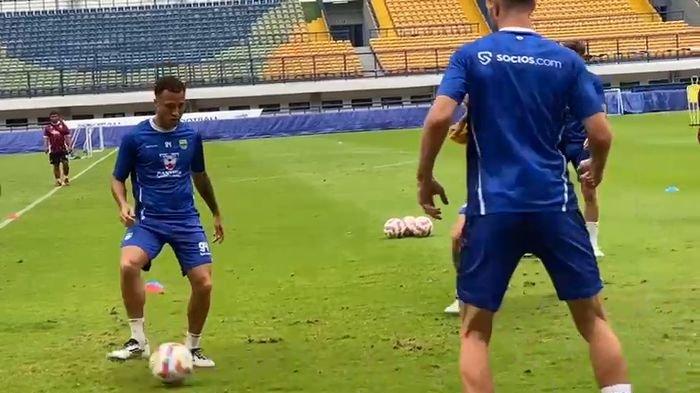 Latihan Perdana Persib Bandung di 2025, Ada Mailson Lima dan Zalnando, Robi Darwis dan Jupe ...