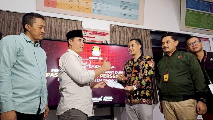 Aceng Fikri Daftar Calon Bupati Garut Jalur Perseorangan, Bawa Satu ...