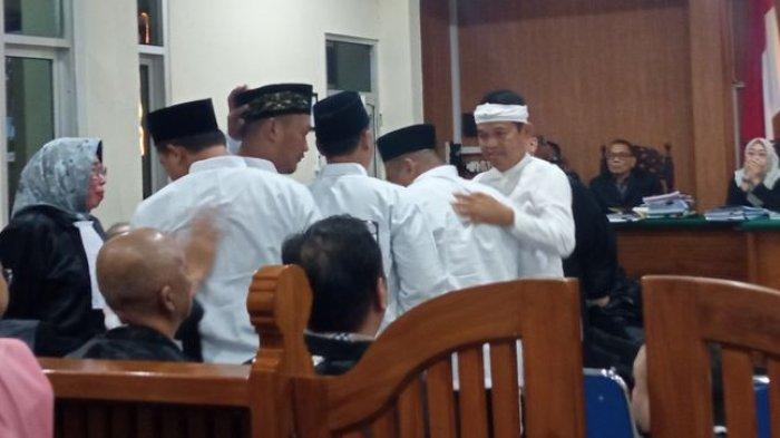Sidang PK Kasus Vina Cirebon: Jadi Saksi, Dedi Mulyadi Menangis dan ... Sidang PK Kasus Vina Cirebon: Jadi Saksi, Dedi Mulyadi Menangis dan ...