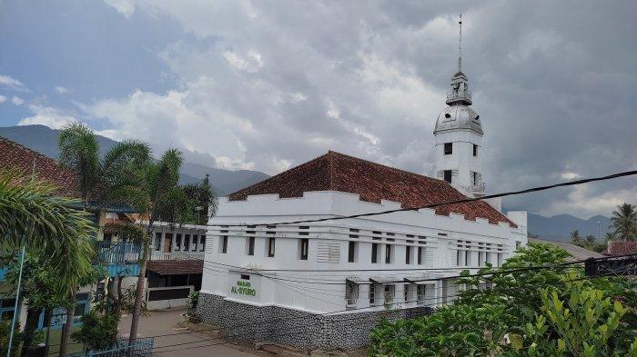 Gaya Art Deco Masjid Cipari Garut, Karya Gagah Abikoesno Tjokrosoejoso ...