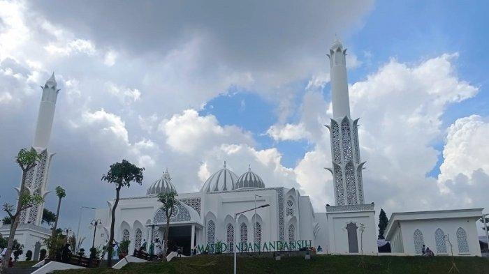 Penampakan Masjid Endan Andasih, Ikon Baru Kabupaten Purwakarta yang ...